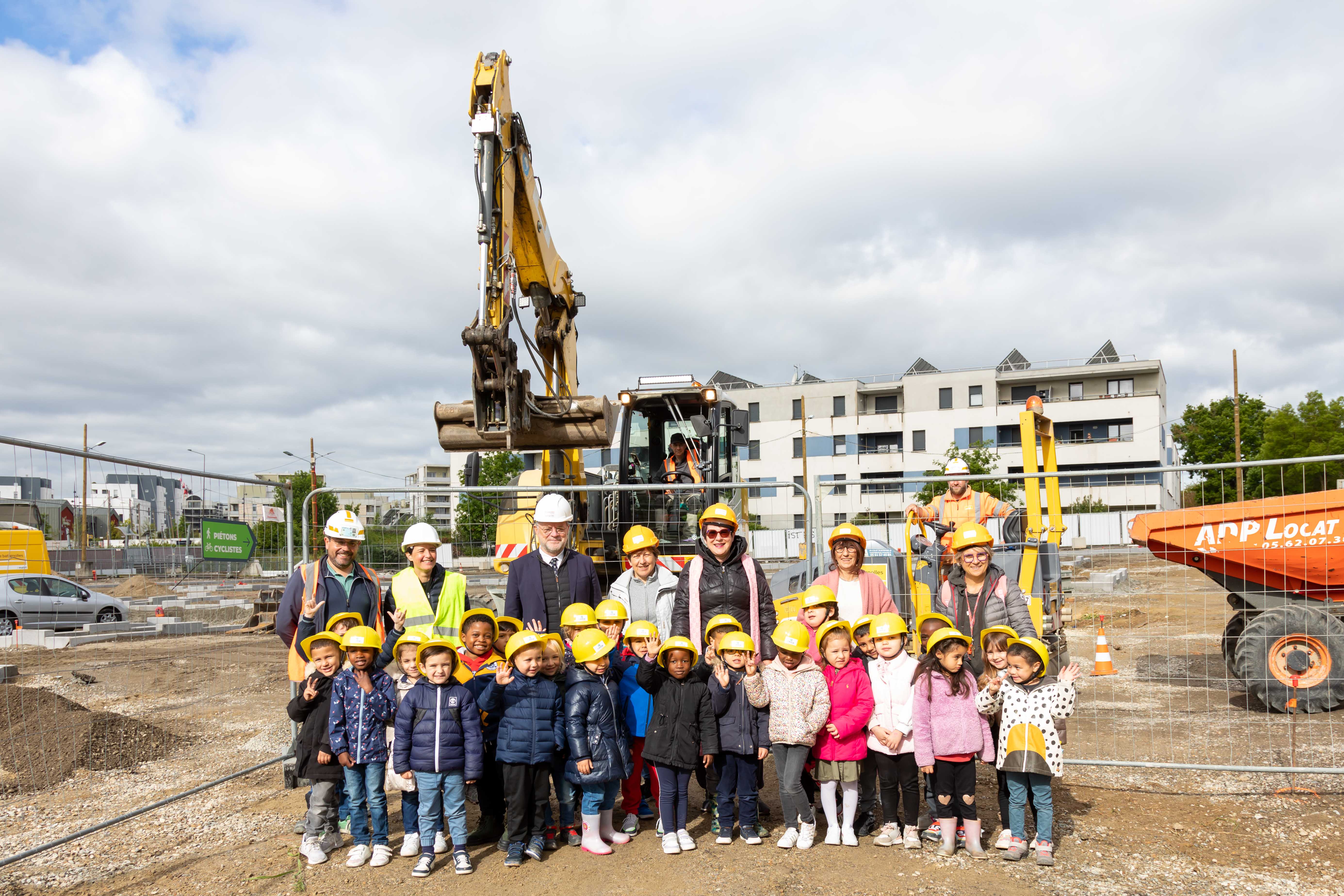Visite du chantier du Parvis de la Halte Saint-Martin-du-Touch à Toulouse avec l’école ...